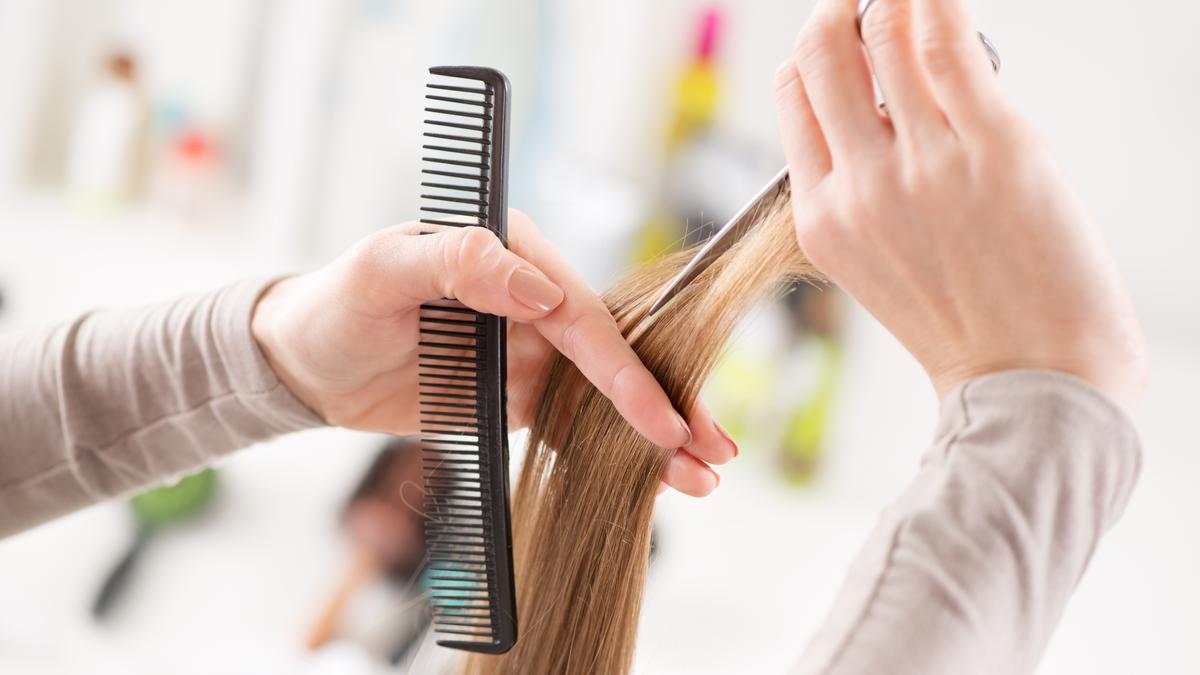 4 Manfaat Potong Rambut Secara Rutin, Ternyata Tak Hanya Bikin ...