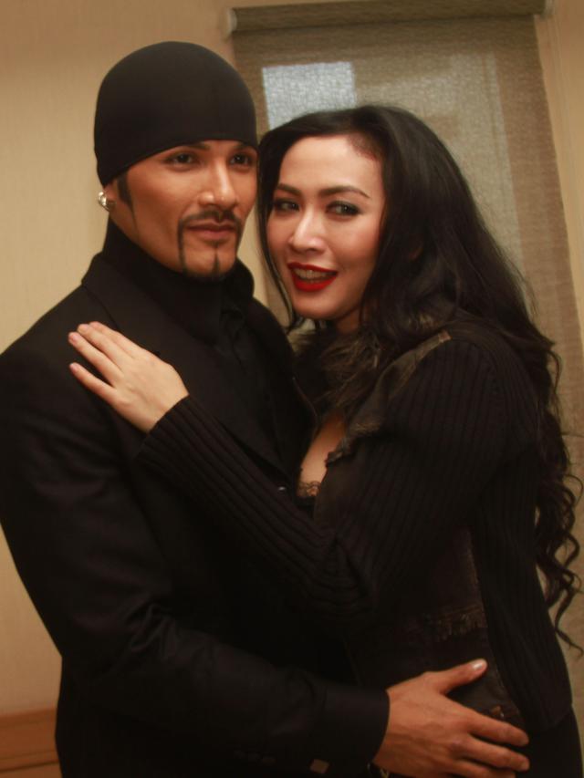 Romy Rafael dan Istri Hebohkan Panggung Grand Master Asia ...