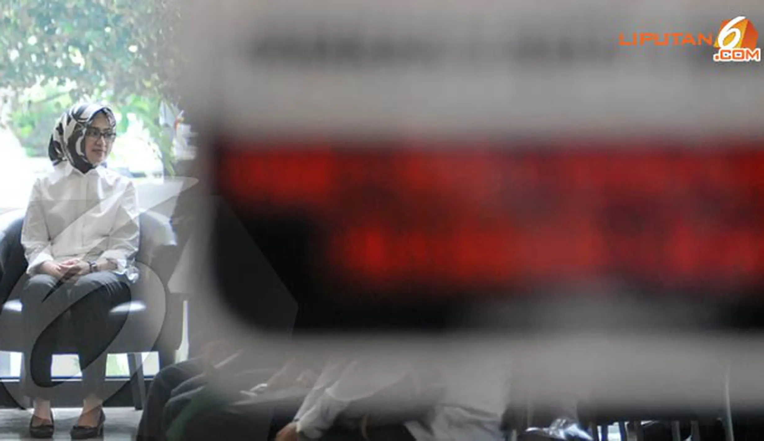 Airin Jenguk Suami Sendirian - Foto Liputan6.com