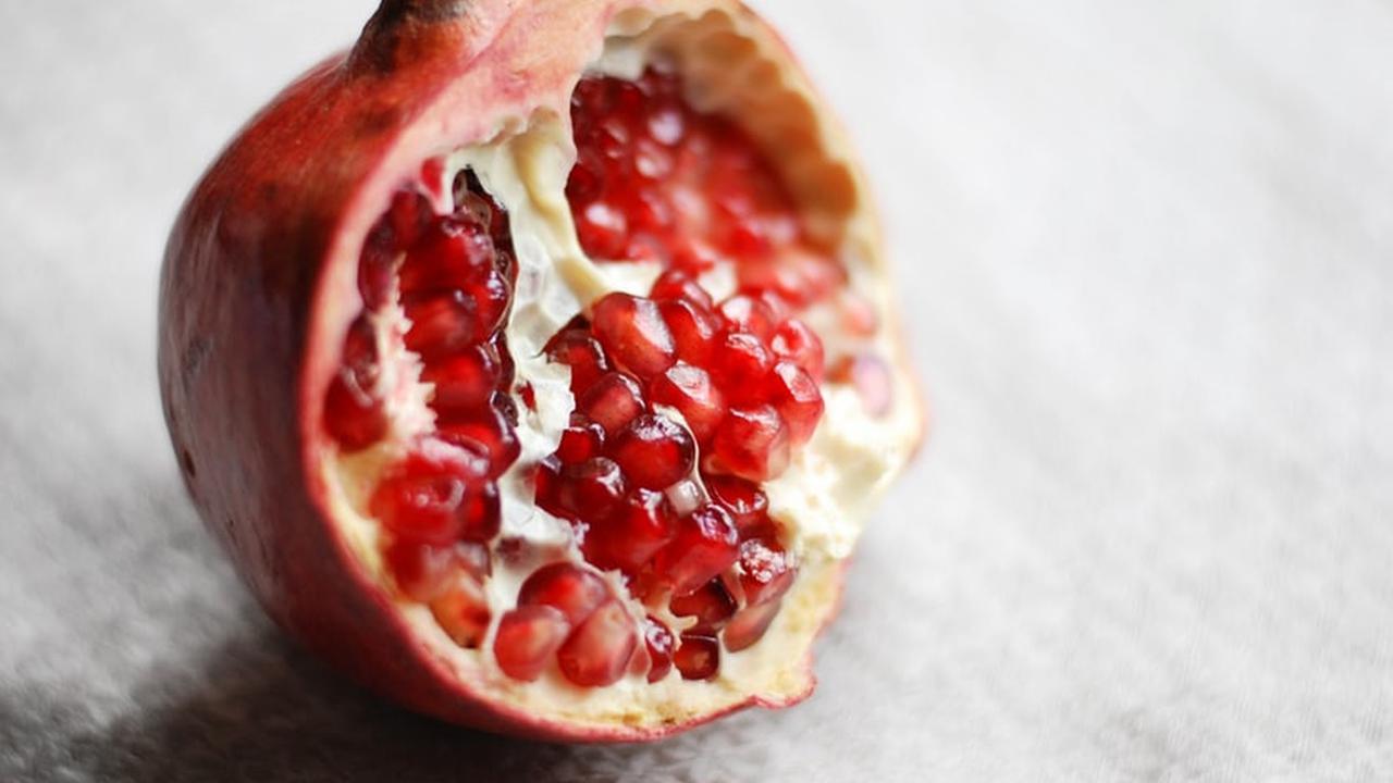 13 Manfaat Buah Delima Merah, Antioksidan Kuat hingga Mencegah Anemia