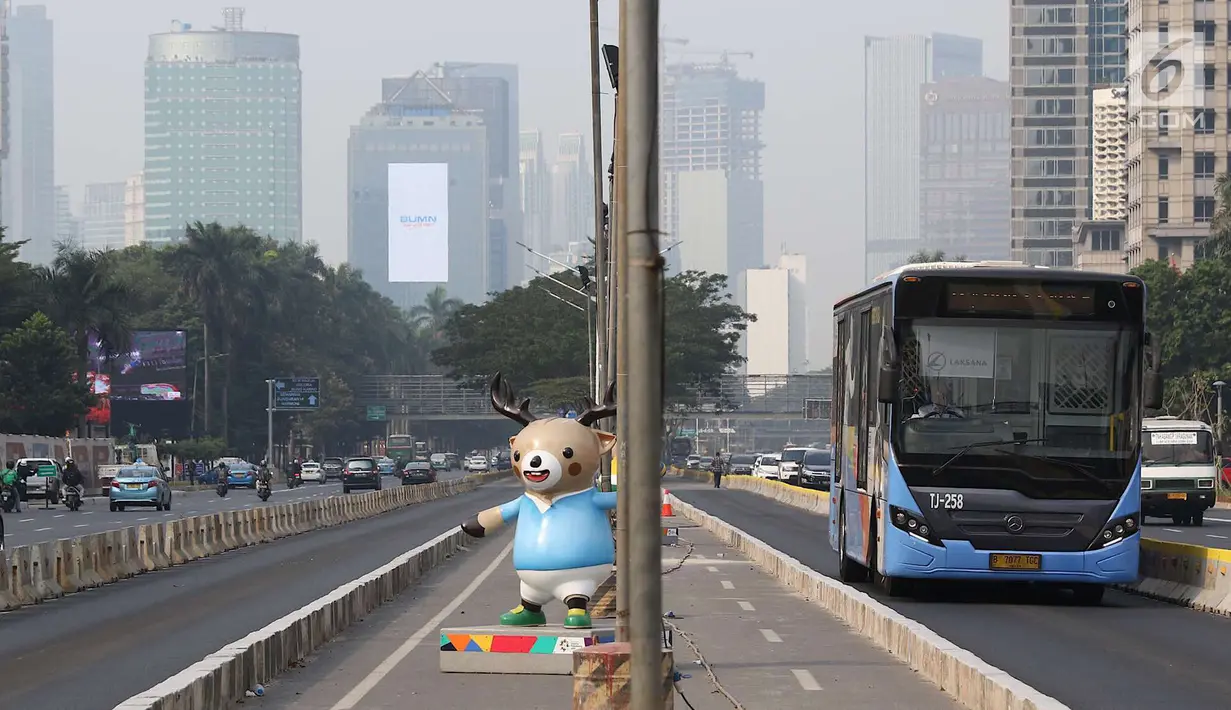 FOTO: Patung Maskot Asian Games 2018 Hiasi Jalan Sudirman - Foto ...
