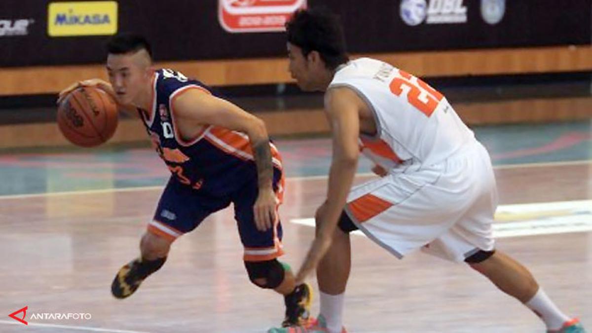 Diwarnai Dua Slam Dunk, Pelita Jaya Hantam Bimasakti - Bola Liputan6.com