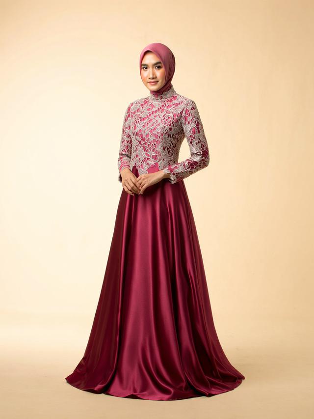 9 Model Gamis Brokat Modern Kombinasi Kain Satin Silk yang Elegan ...