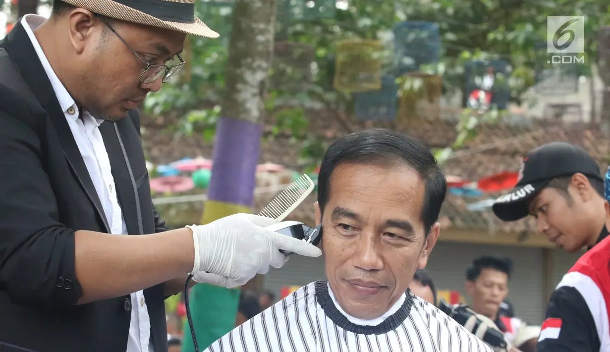 FOTO: Saat Jokowi Ikut Cukur Rambut Massal di Bawah Pohon - Foto ...