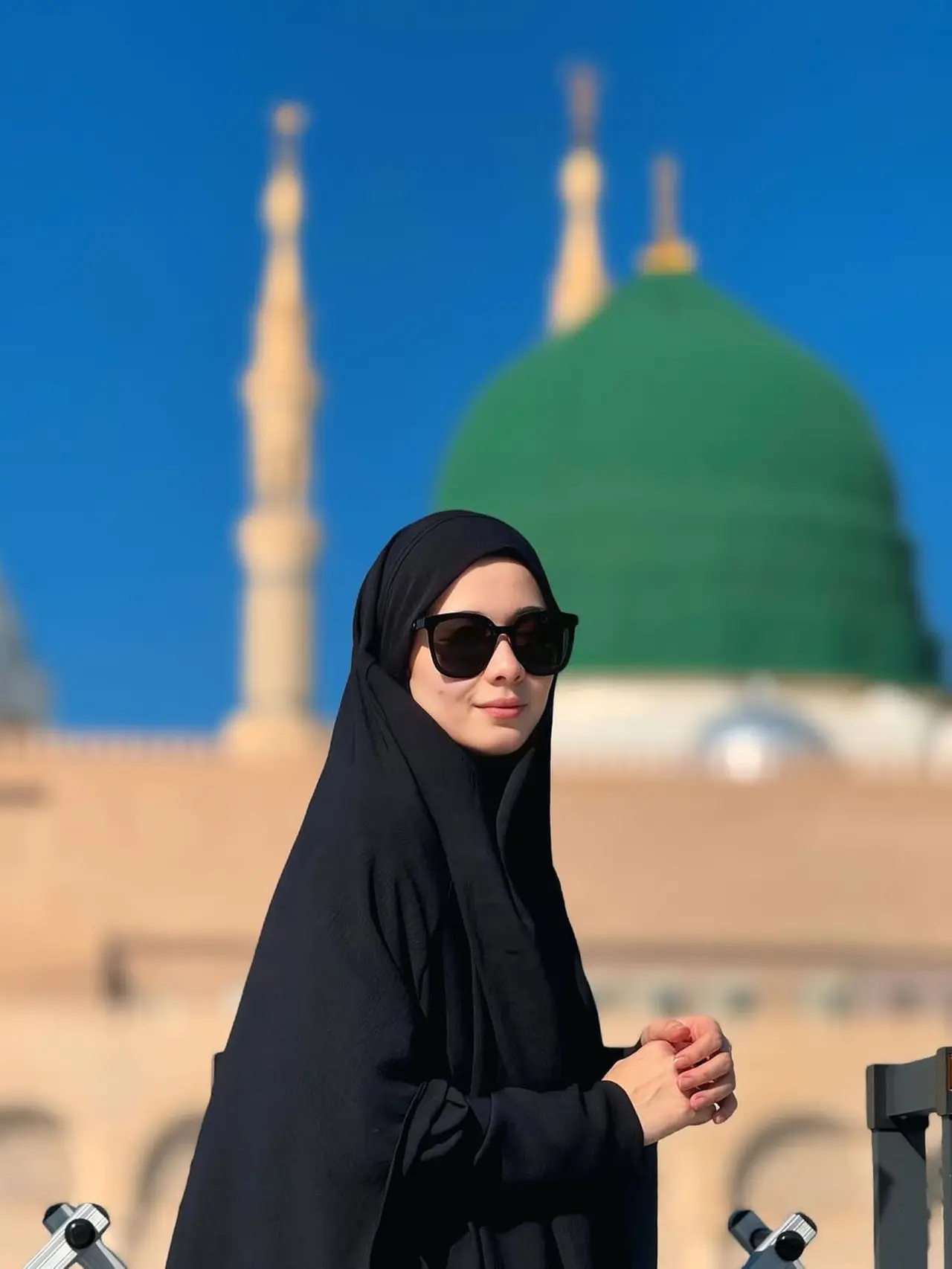 7 Potret Mantan Artis Iris Wullur Umrah, Ungkap Jadi Momen Introspeksi - Hot Liputan6.com