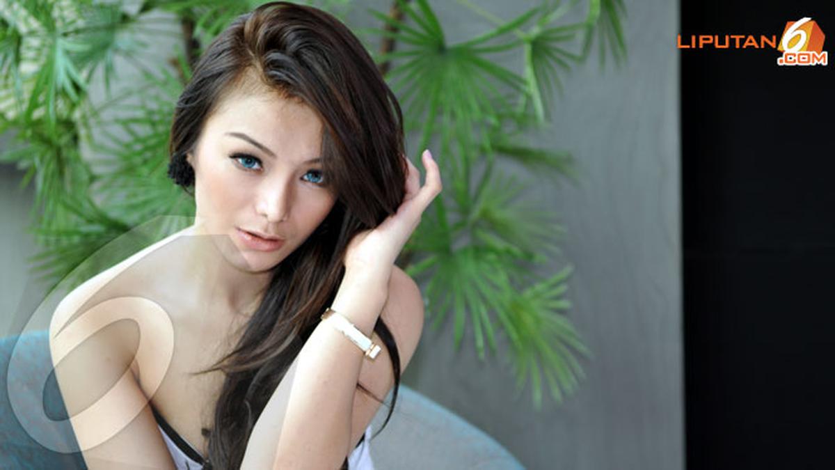 Joana Lee Tak Bisa Keluar Tanpa Bulu Mata - ShowBiz Liputan6.com