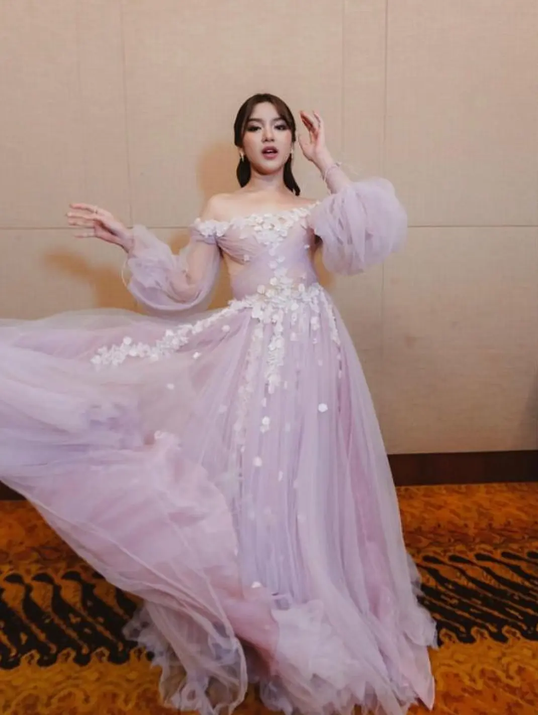 8 Ide Model Dress Panjang untuk Pesta dari Anya Geraldine hingga Lyodra ...