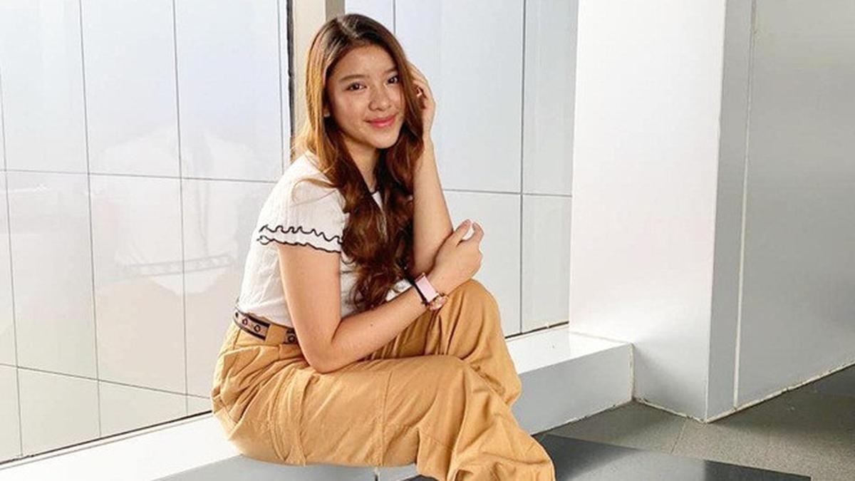 7 Gaya Casual Tiara Andini Ini Bisa Jadi Inspirasi saat Liburan, Tetap ...