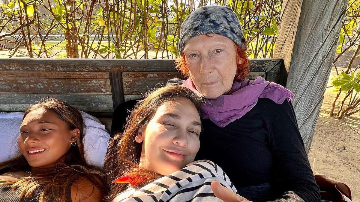 Hidup Terpisah, Potret Bahagia Luna Maya Bersama Keluarga, Tidur di ...