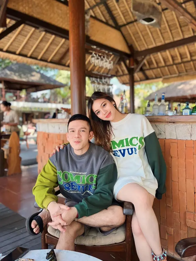 6 Potret Frislly Herlind Dekat Jordi Onsu Meski Mantan, Sudah Punya ...