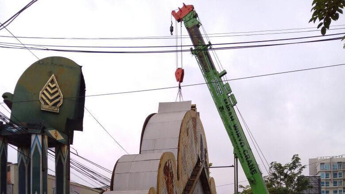 Takut Roboh, Tugu Batas Kota Yogyakarta Dibongkar