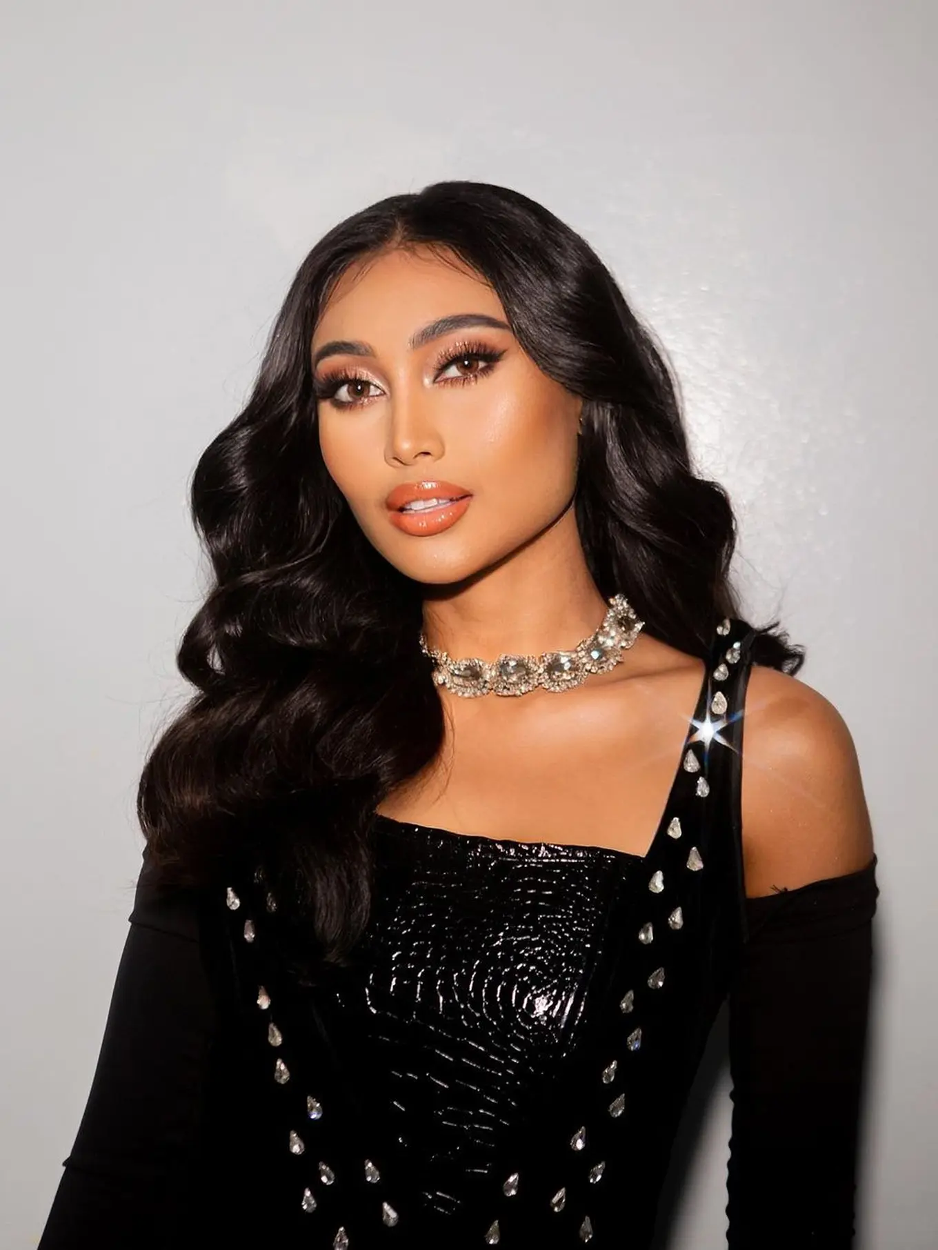 Disebut Mirip Karakter Moana, Inilah 5 Potret Cantik Novia Bachmid