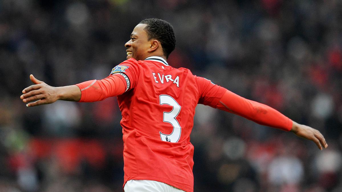 Patrice Evra Sebut Sir Alex Ferguson Ubah Pemain Manchester United ...