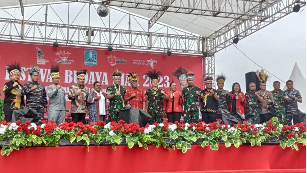 Kogabwilhan III Apresiasi Keseruan Festival Budaya Biak, Tampilkan ...