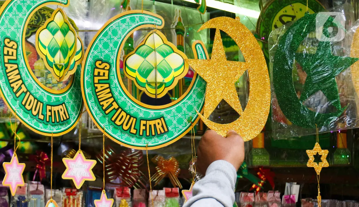 Menjelang Lebaran, Penjualan Ornamen Islami di Pasar Asemka Jakarta Mulai Meningkat - Foto ...