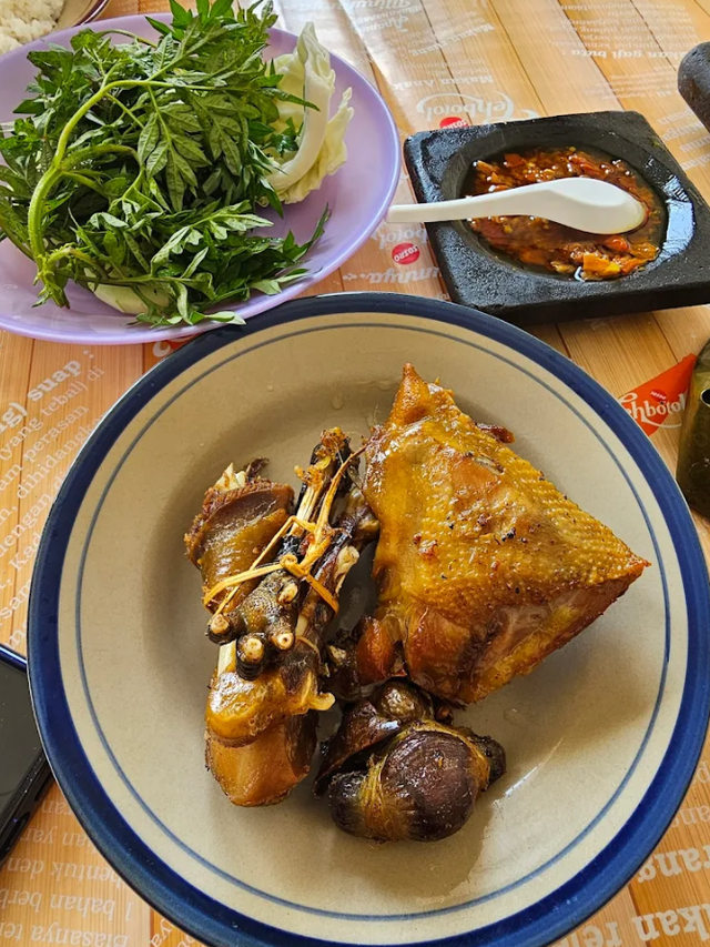 11 Rekomendasi Tempat Makan Ayam Goreng di Semarang 2025