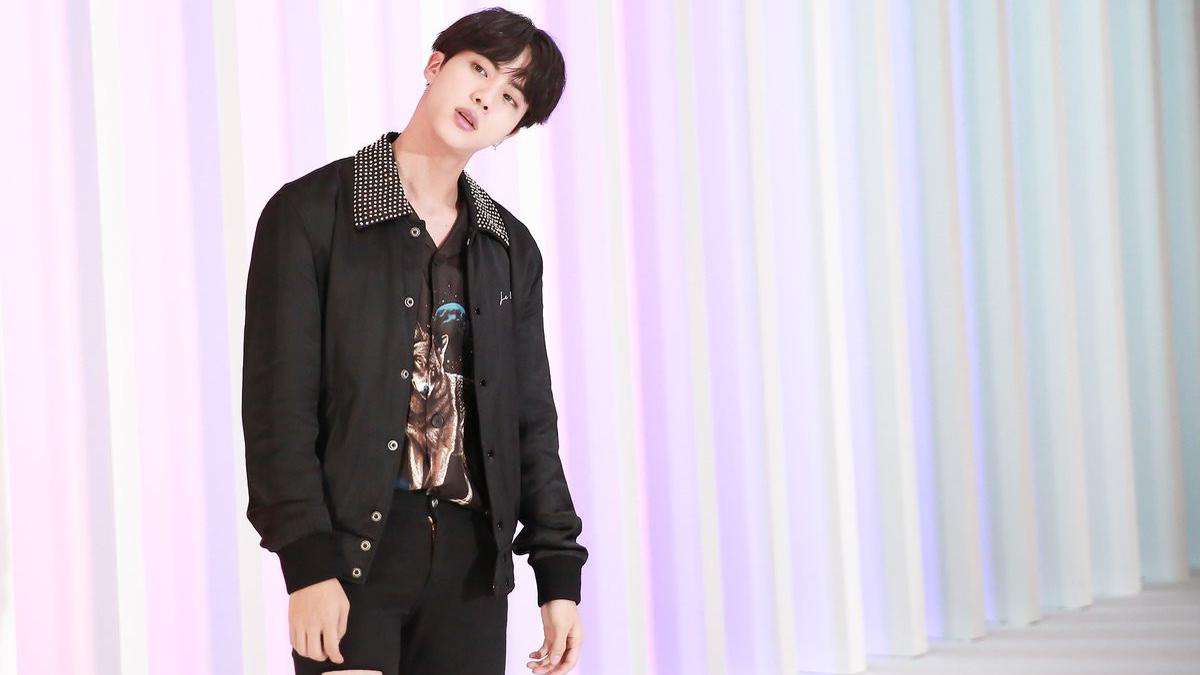 Jin BTS Kagetkan Penggemar dengan Model Rambut Baru