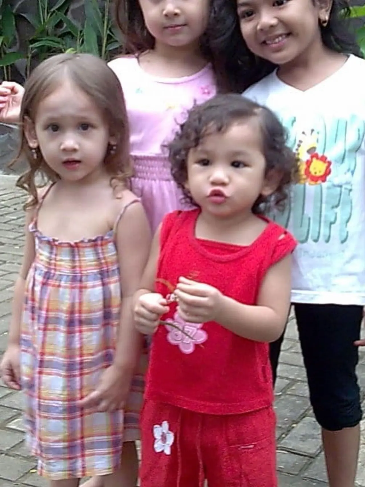 7 Potret Masa Kecil Laura Moane, Aktris yang Dikabarkan Dekat dengan Al ...