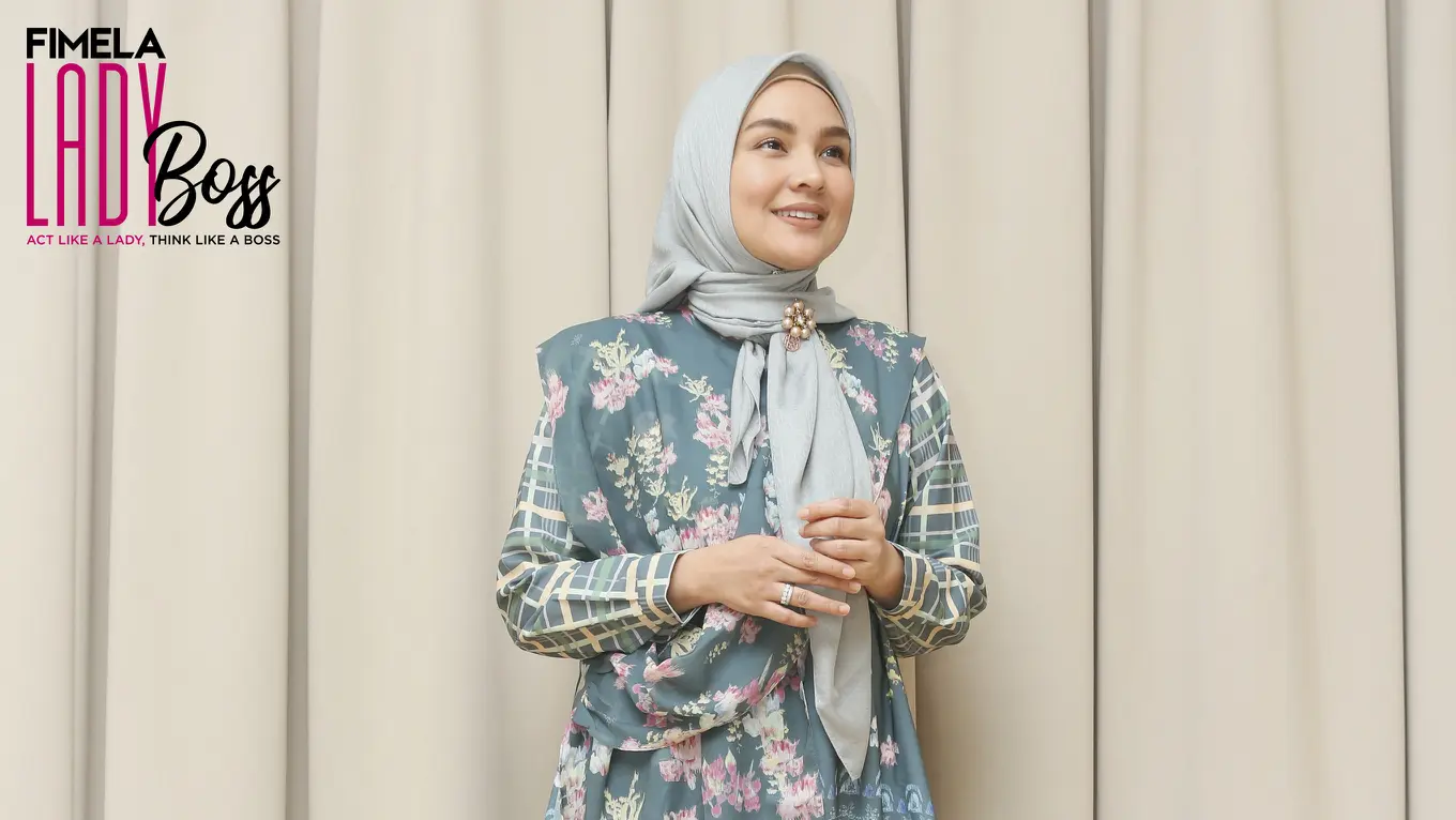 Lady Boss: Berkreasi Kembangkan Hijab Simple Ala Ria Miranda - Fashion ...