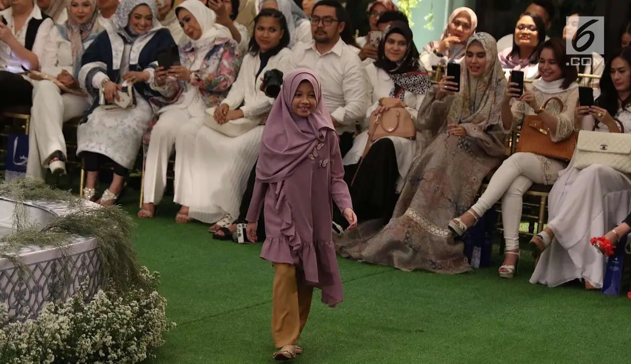 FOTO: Ivan Gunawan Suguhkan Fatamorgana Jadi Koleksi Raya Collection ...