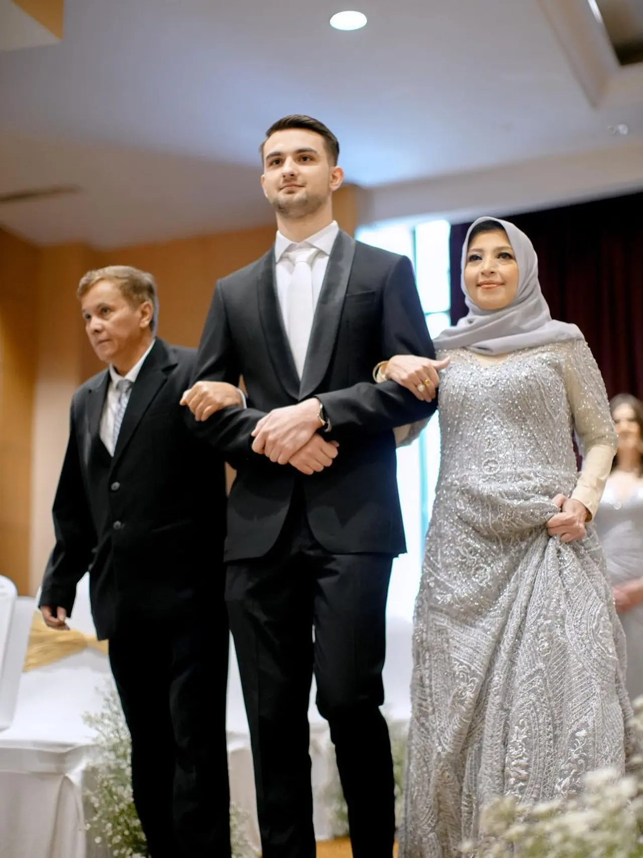 10 Potret Pernikahan Sarah Keihl dan Killian Potter, Sosok Suami ...