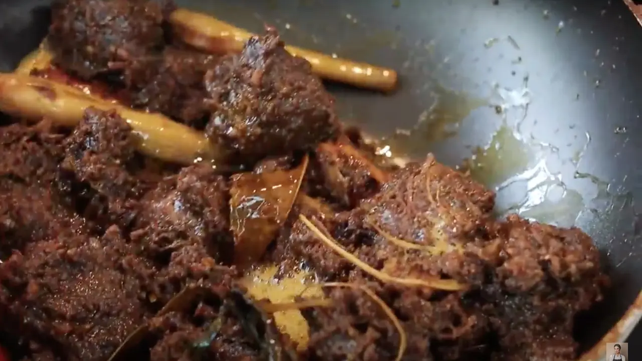 Trik Memasak Rendang Agar Rasa Nendang Bak Rumah Makan Padang ...