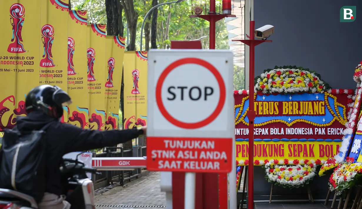 Foto: Karangan Bunga Banjiri Kantor PSSI setelah FIFA Coret Indonesia ...