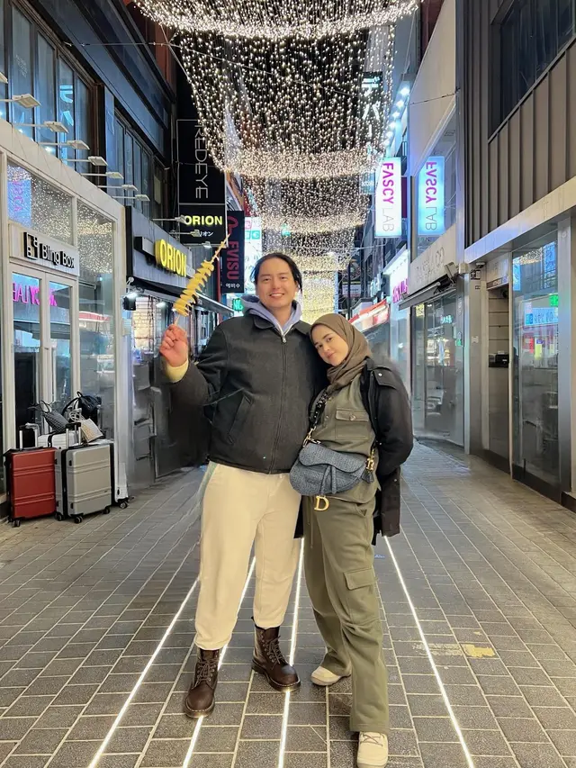 6 Momen Cut Meyriska dan Roger Danuarta Liburan Akhir Tahun di Korea ...