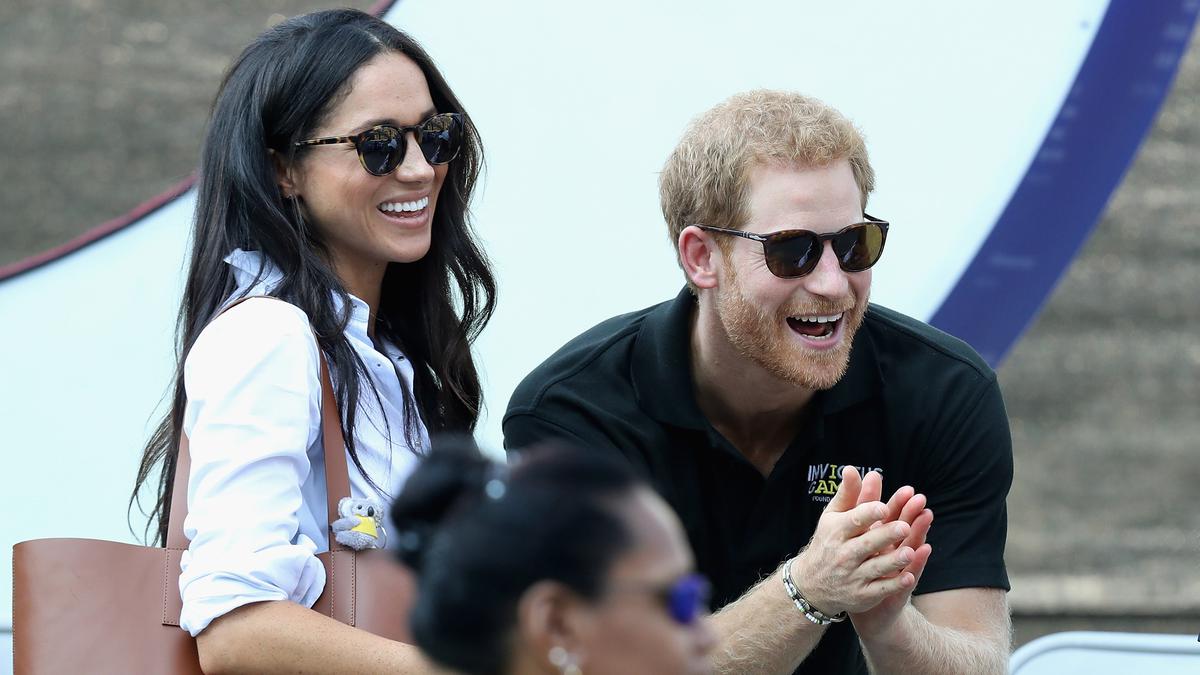 Photo Tampil Perdana Pangeran Harry Dan Meghan Markle Mesra Di Depan