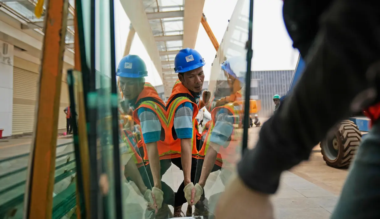 Melihat Progres Pembangunan Stasiun Kereta Cepat Halim - Foto Liputan6.com