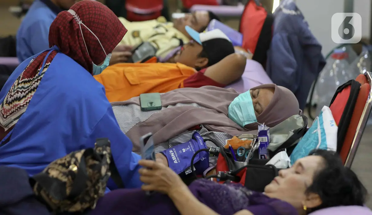 Antusiasme Warga Ikuti Kegiatan Donor Darah Ramadan - Foto Liputan6.com