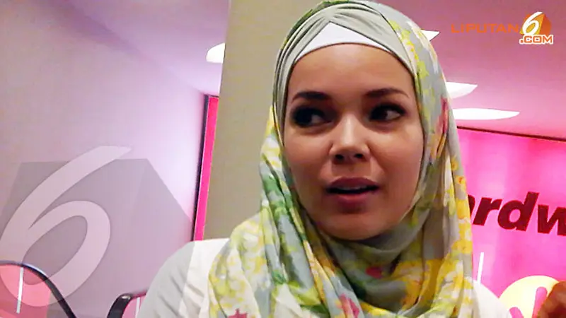 Dewi Sandra Berhijab