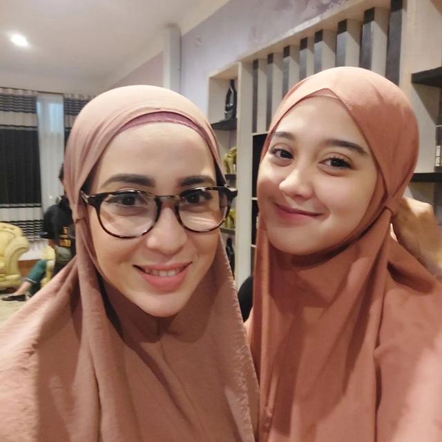 6 Potret Kebersamaan Devi Permatasari dan Esta Pramanita, Bak Kakak ...