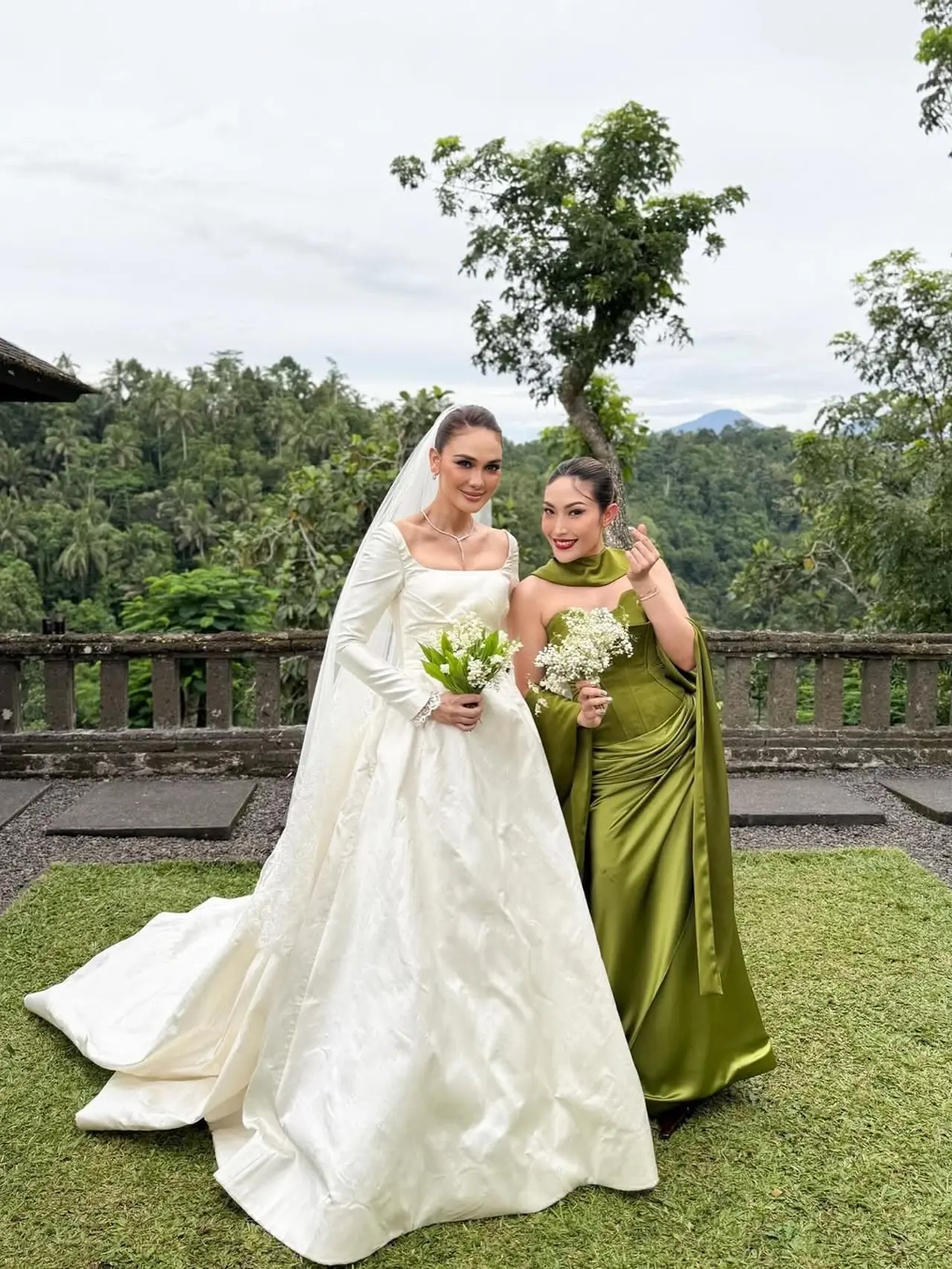 Ucap Sumpah Pernikahan, Luna Maya Tampil Cantik Bak Princess dengan ...