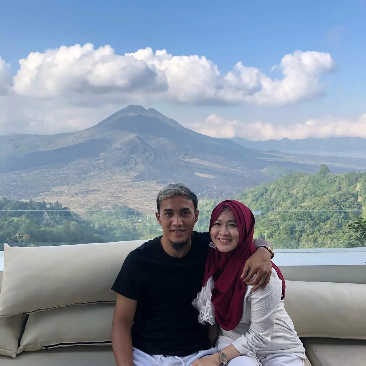 Okie Agustina Resmi Cerai dari Gunawan Dwi Cahyo, Mendapatkan Hak Asuh Anak - ShowBiz Liputan6.com