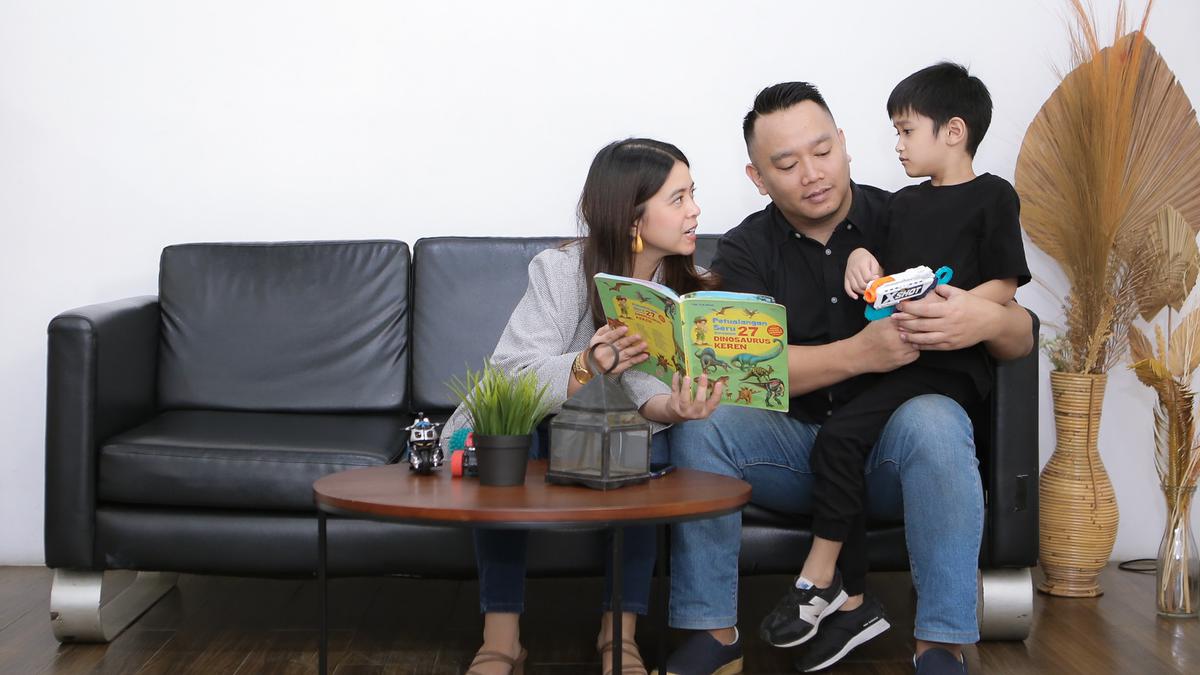 7 Cara Mendidik Anak agar Cerdas Secara Emosi - Parenting Fimela.com