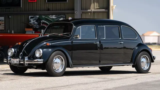 VW Beetle Limousine Siap Dilelang, Pernah Antar John Wayne ke Oscars ...