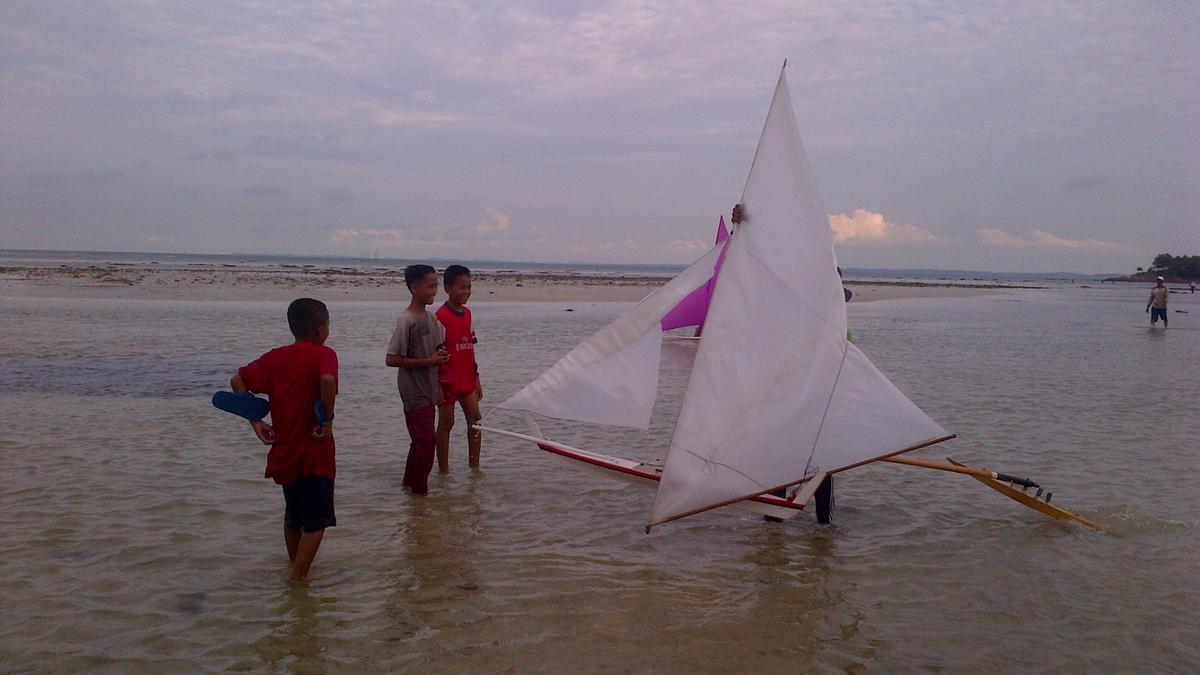 Serunya Lomba Jong, Sampan Layar Mini Khas Melayu - Regional Liputan6.com