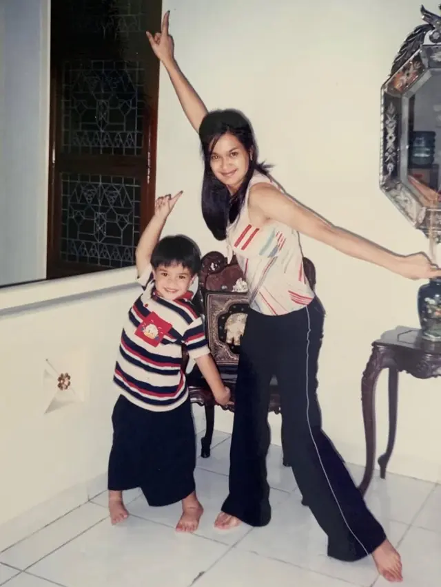 6 Potret Lawas Donna Harun Bareng Jeje Soekarno Kecil, Awet Muda di ...