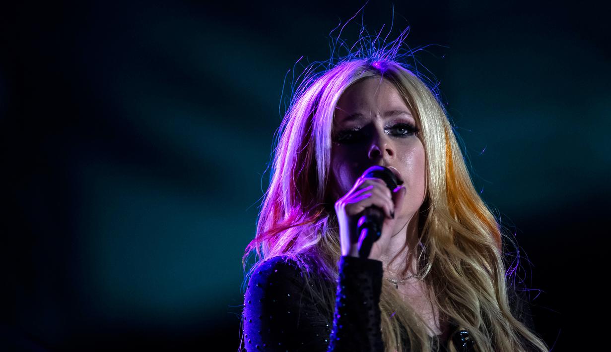 Avril Lavigne Tampil di Rock in Rio, Tuai Banyak Keluhan - Foto ...