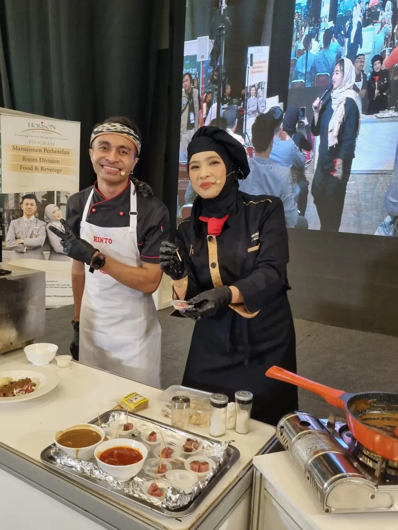 Henny Maria Demo Masak Bareng Rinto MasterChef Indonesia di Halal Fair ...