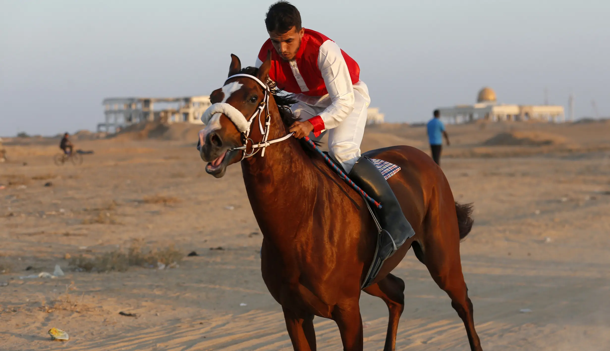 FOTO: Melihat Serunya Para Joki Balap Kuda di Jalur Gaza - Foto ...