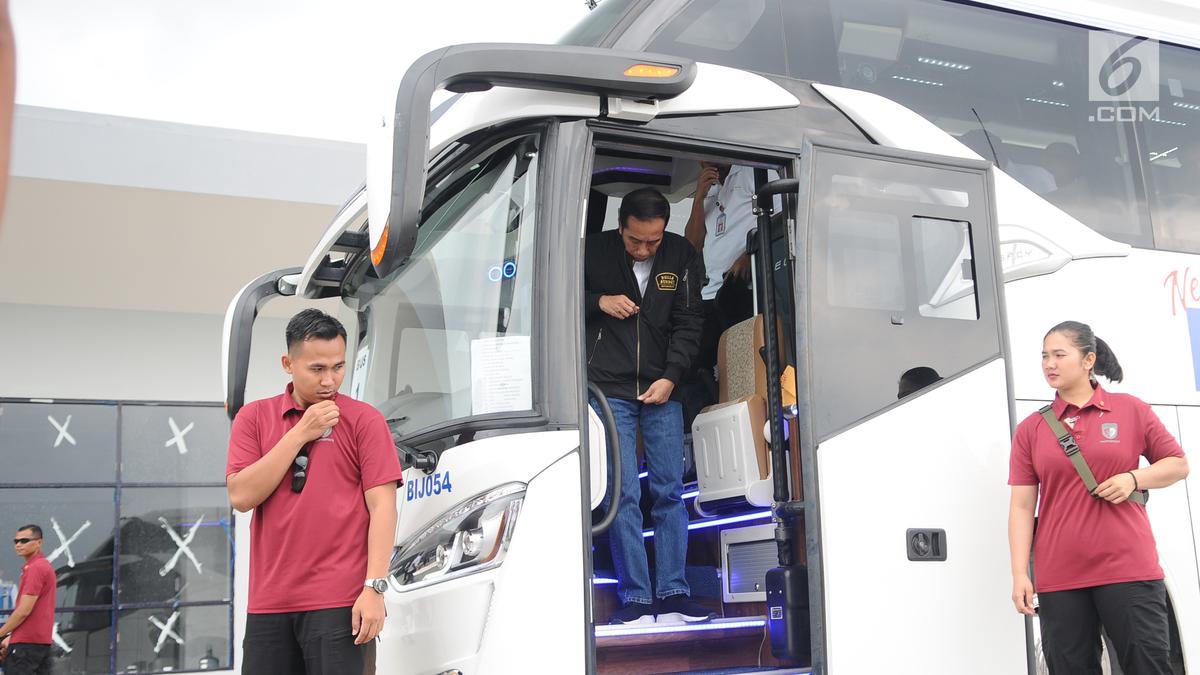 FOTO: Naik Bus, Presiden Jokowi Uji Coba Tol Trans Jawa