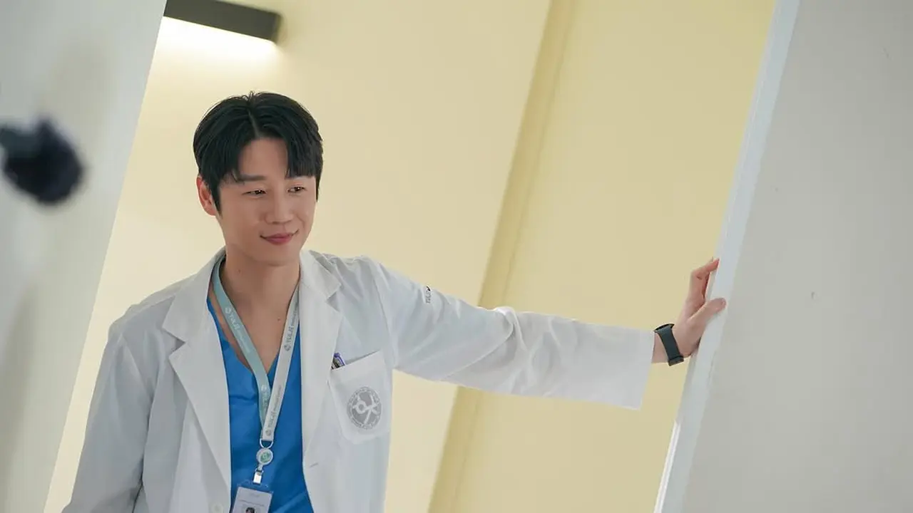 7 Potret Jung Joon Won, Pemeran Kepala Residen Green Flag di Serial Resident Playbook - Hot ...