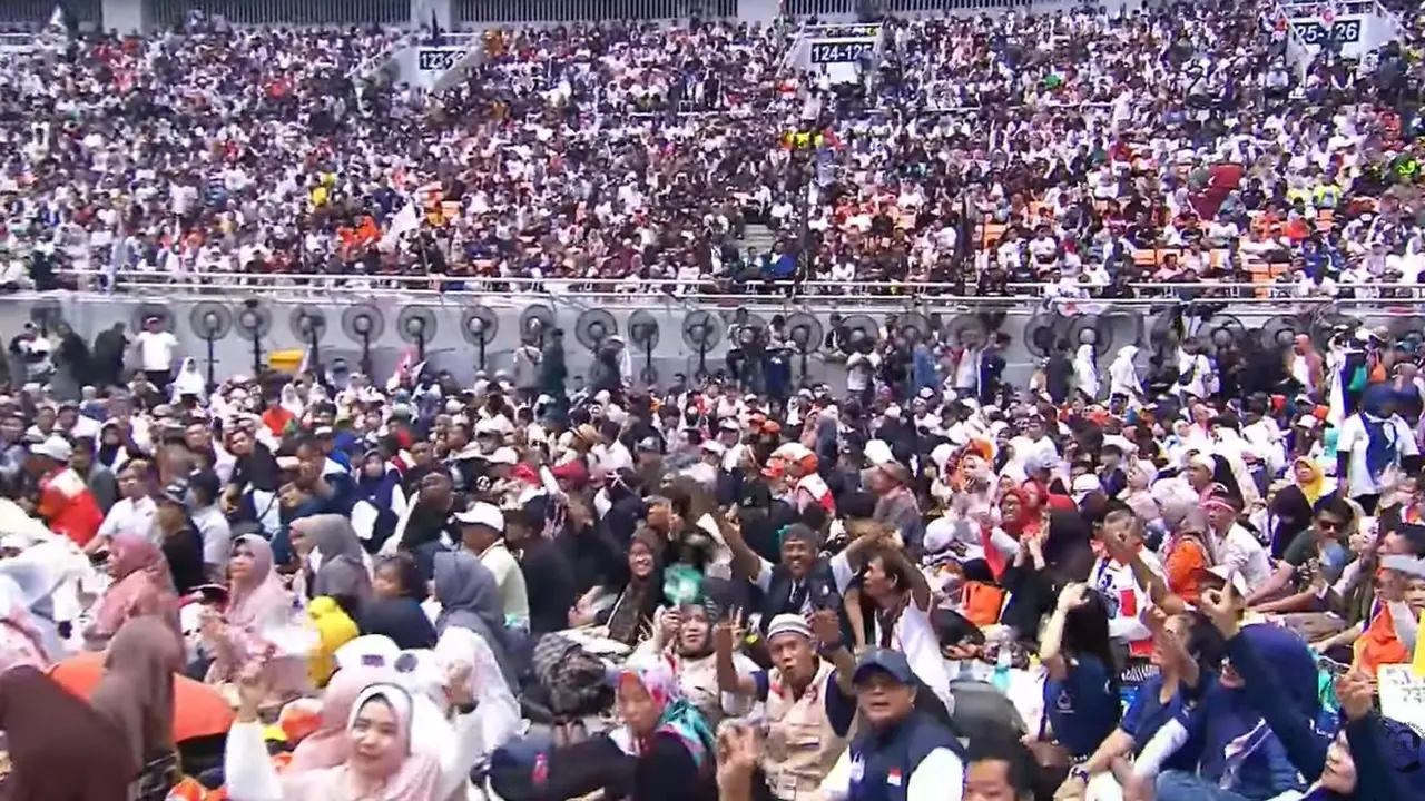 Massa Pendukung Anies-Cak Imin Berjalan ke JIS hingga Padati Gang Kecil - Pemilu Liputan6.com