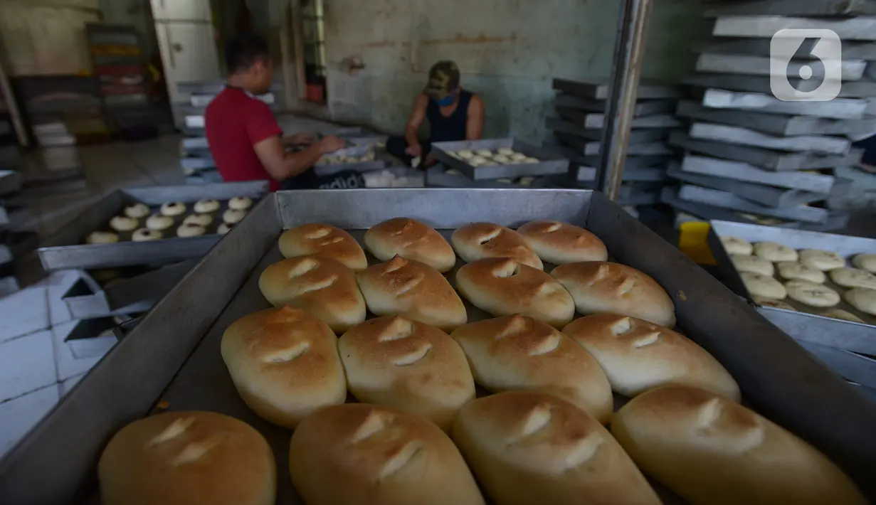 FOTO: Mengintip Proses Pembuatan Roti di Industri Rumahan - Foto ...
