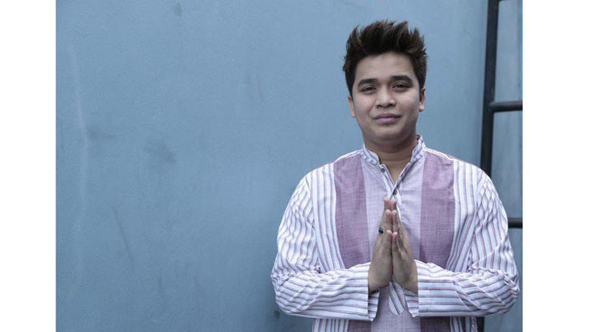 Lebaran, Billy Syahputra Bagi-Bagi Rezeki dengan Tetangga - Islami ...