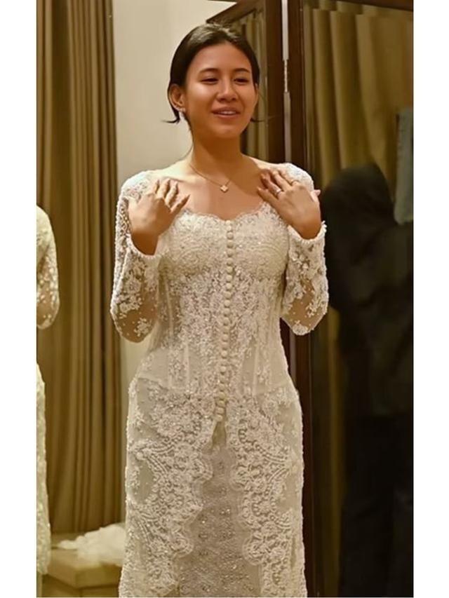6 Potret Angga dan Shenina Fitting Baju Pengantin, Persiapan Sejak Juni ...