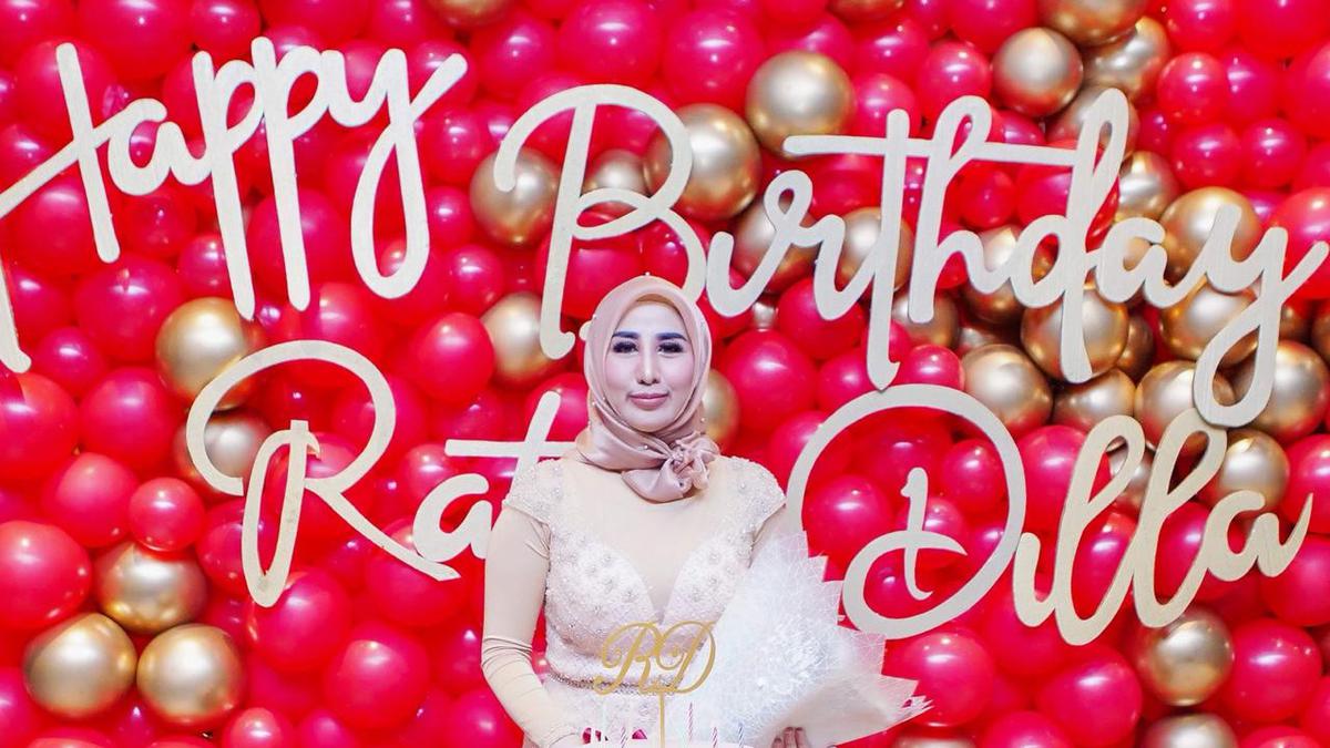 Ratna Dilla Berhenti dari Dunia Entertainment di Ultah ke-38 - ShowBiz ...