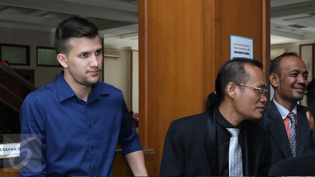 Tak Mau Bercerai, Stuart Collin Daftarkan Banding - ShowBiz Liputan6.com